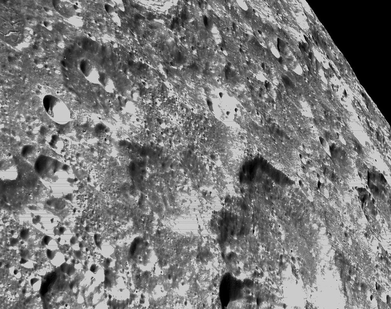La face cachée de la Lune à 130 km, par la mission Artemis 1 | Ciel ...